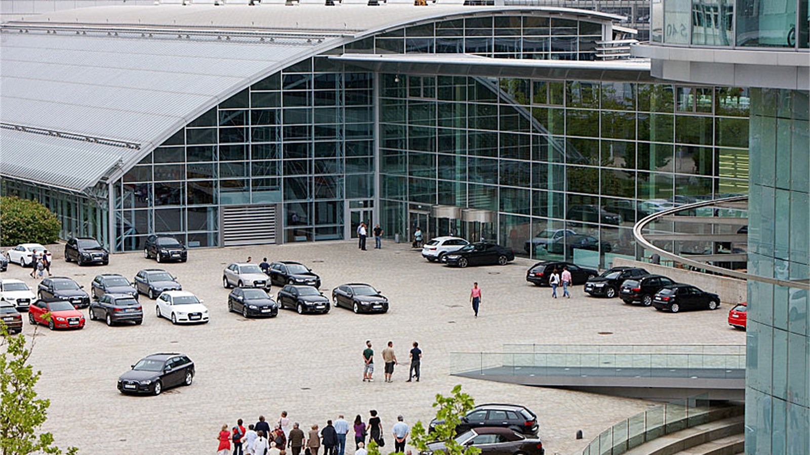 Filmlocations Bayern | Motivsuche | Audi Forum Ingolstadt Kundencenter